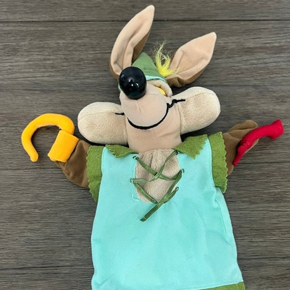 Warner Bros. | Toys | Willie E Coyote Robin Hood Puppet | Poshmark